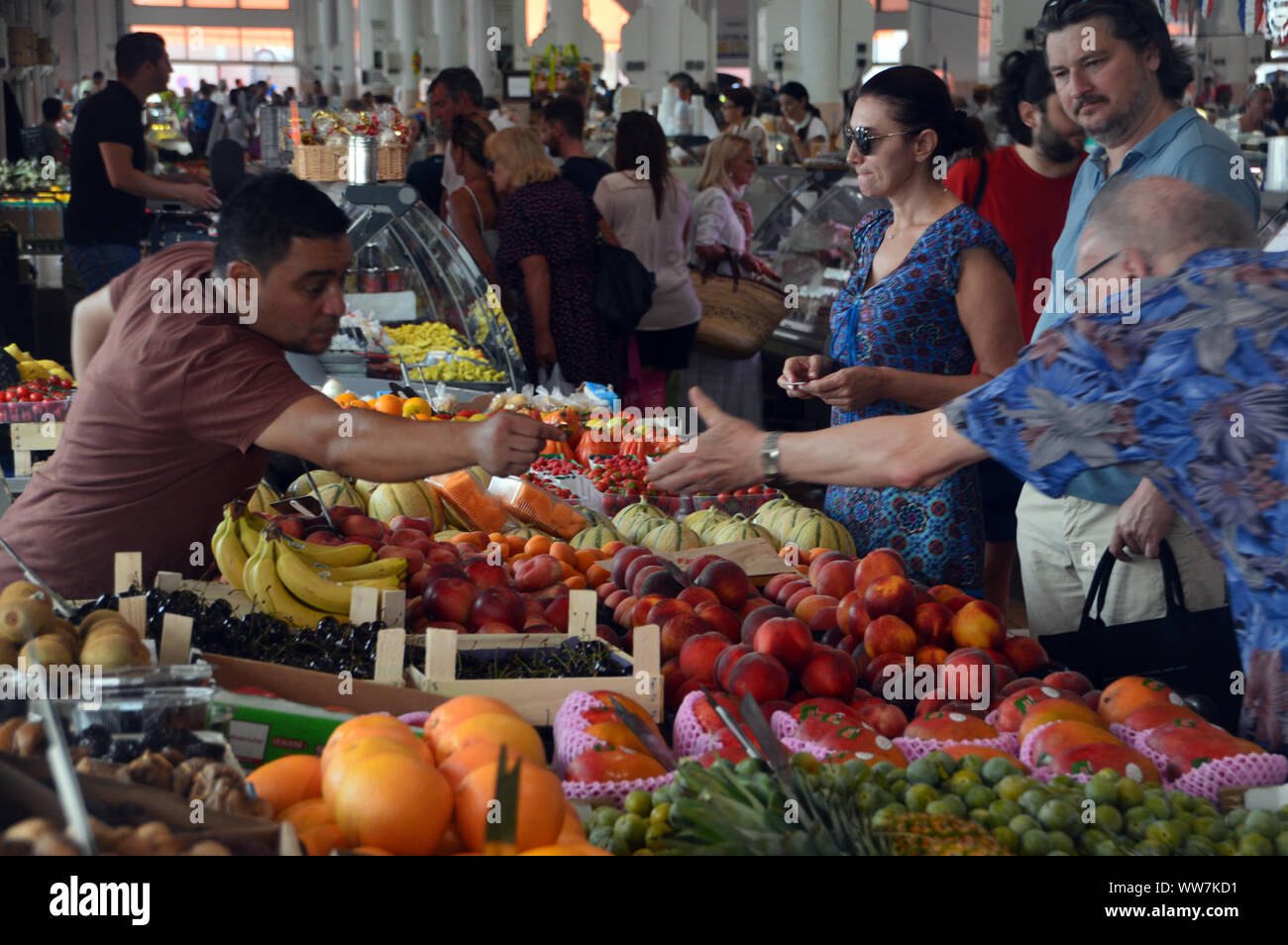 Man buying fruit hi-res stock photography and images - Alamy