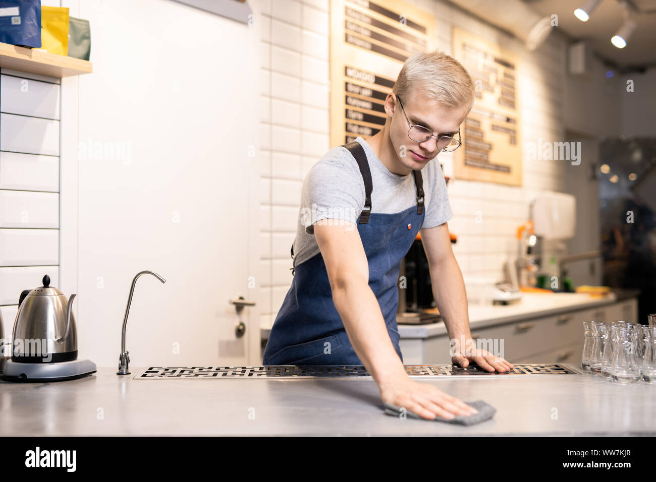 Wet workplace hi-res stock photography and images - Alamy