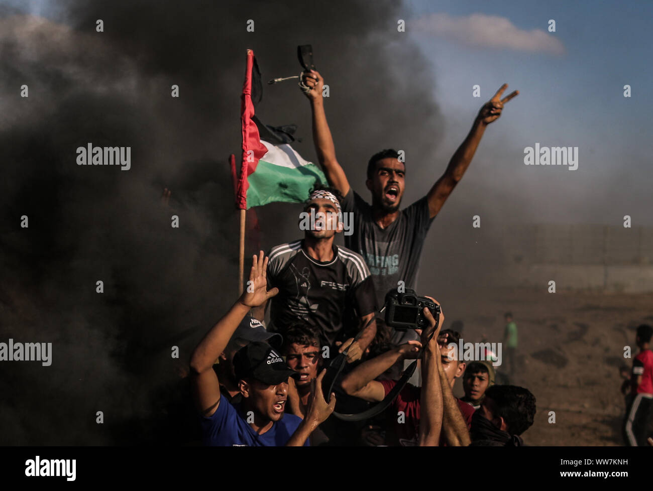 Gaza City, The Gaza Strip, Palestine. 13th Sep, 2019. Palestinian young ...