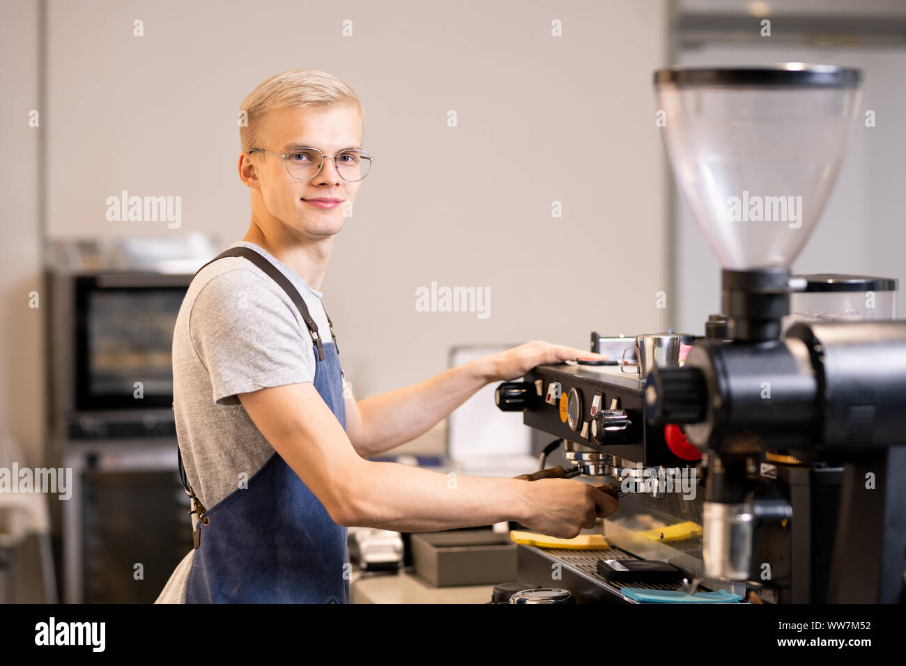Barista uniform hi-res stock photography and images - Alamy