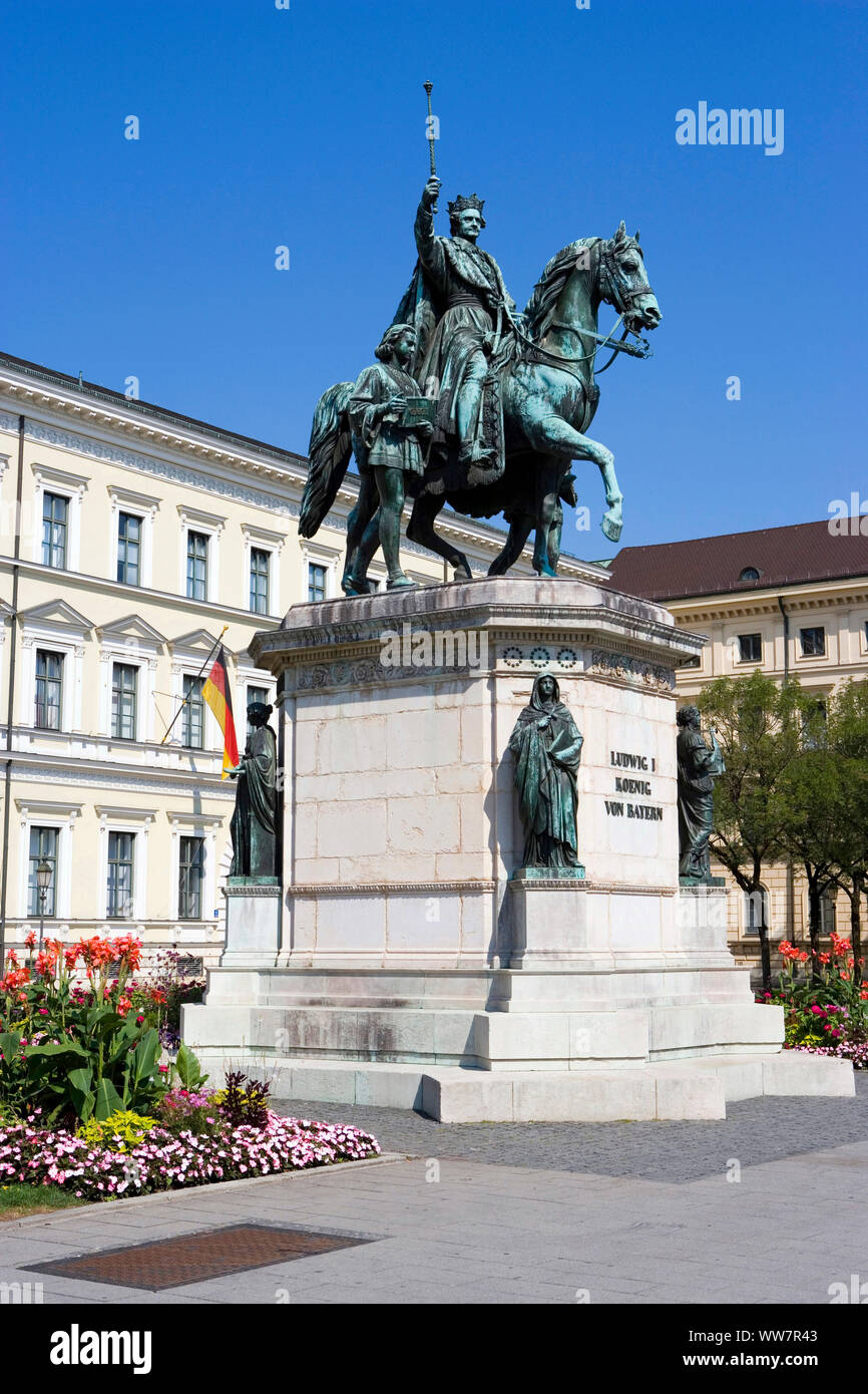 Equestrian statue of king Ludwig I Stock Photo - Alamy