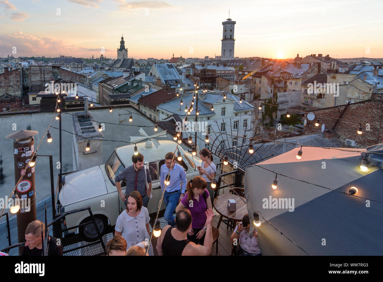 Lviv (Lwiw, Lemberg): Dim Lehend (House of Legends), roof terrace, car ...