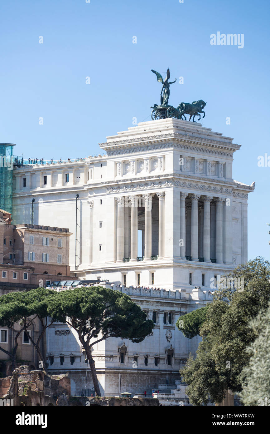 Empty museum spaces hi-res stock photography and images - Alamy