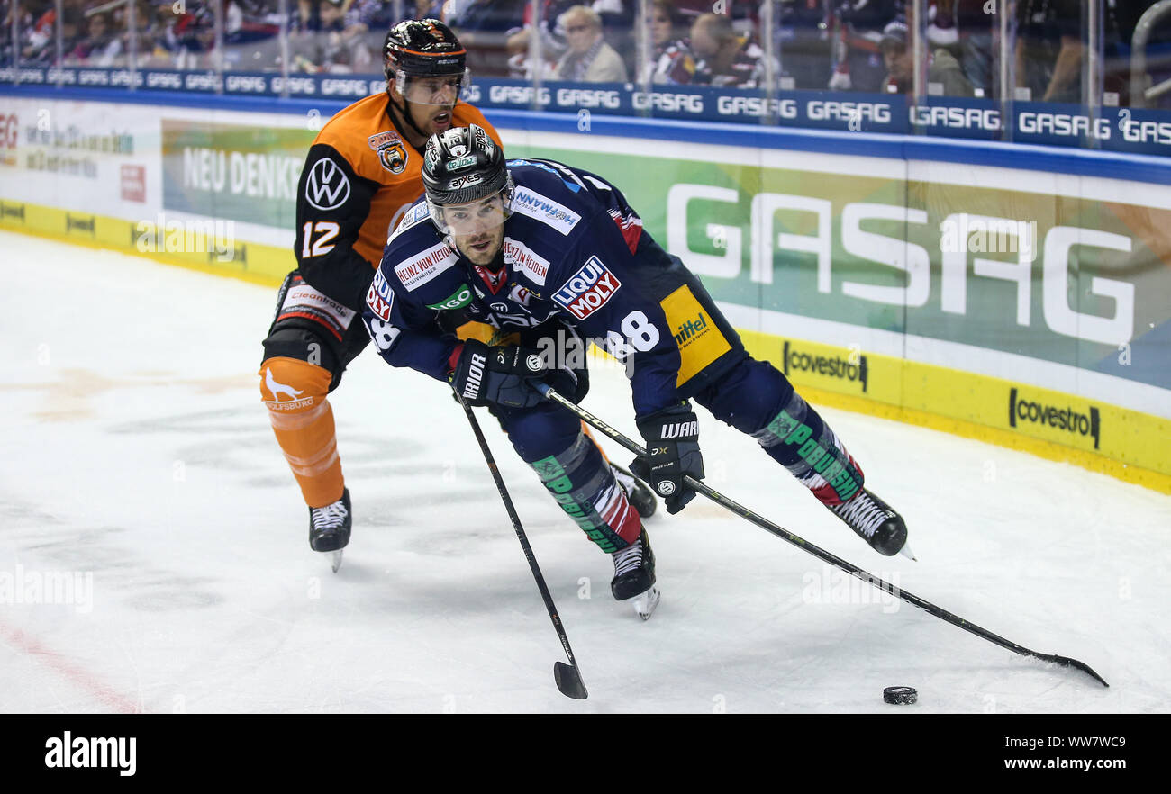 James sheppard hi-res stock photography and images - Alamy