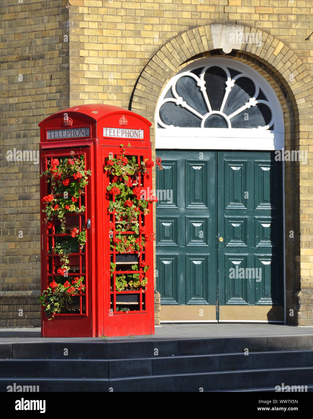Old traditional English telephone booth Stock Photo - Alamy
