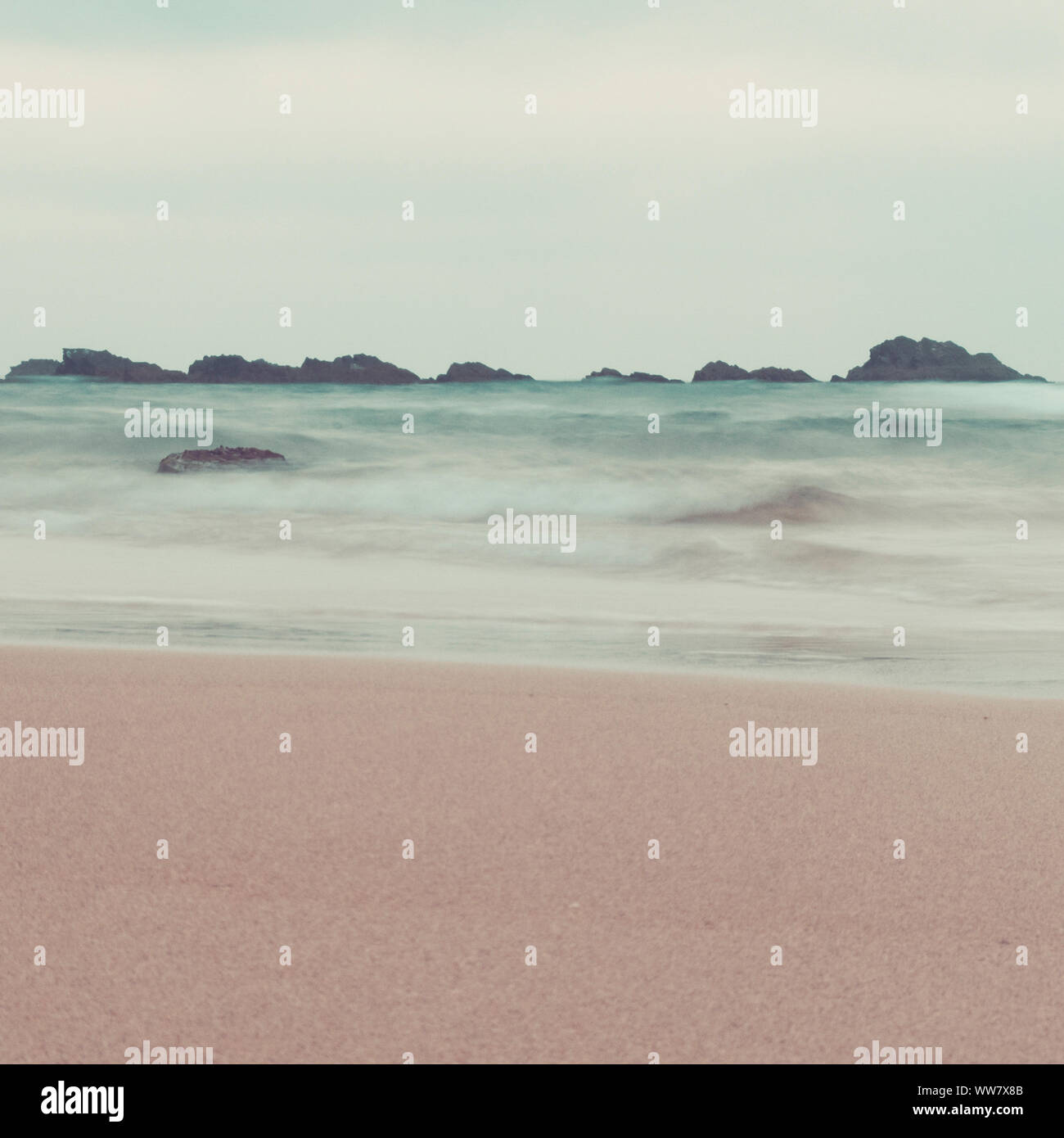 Same colors and tones hi-res stock photography and images - Alamy