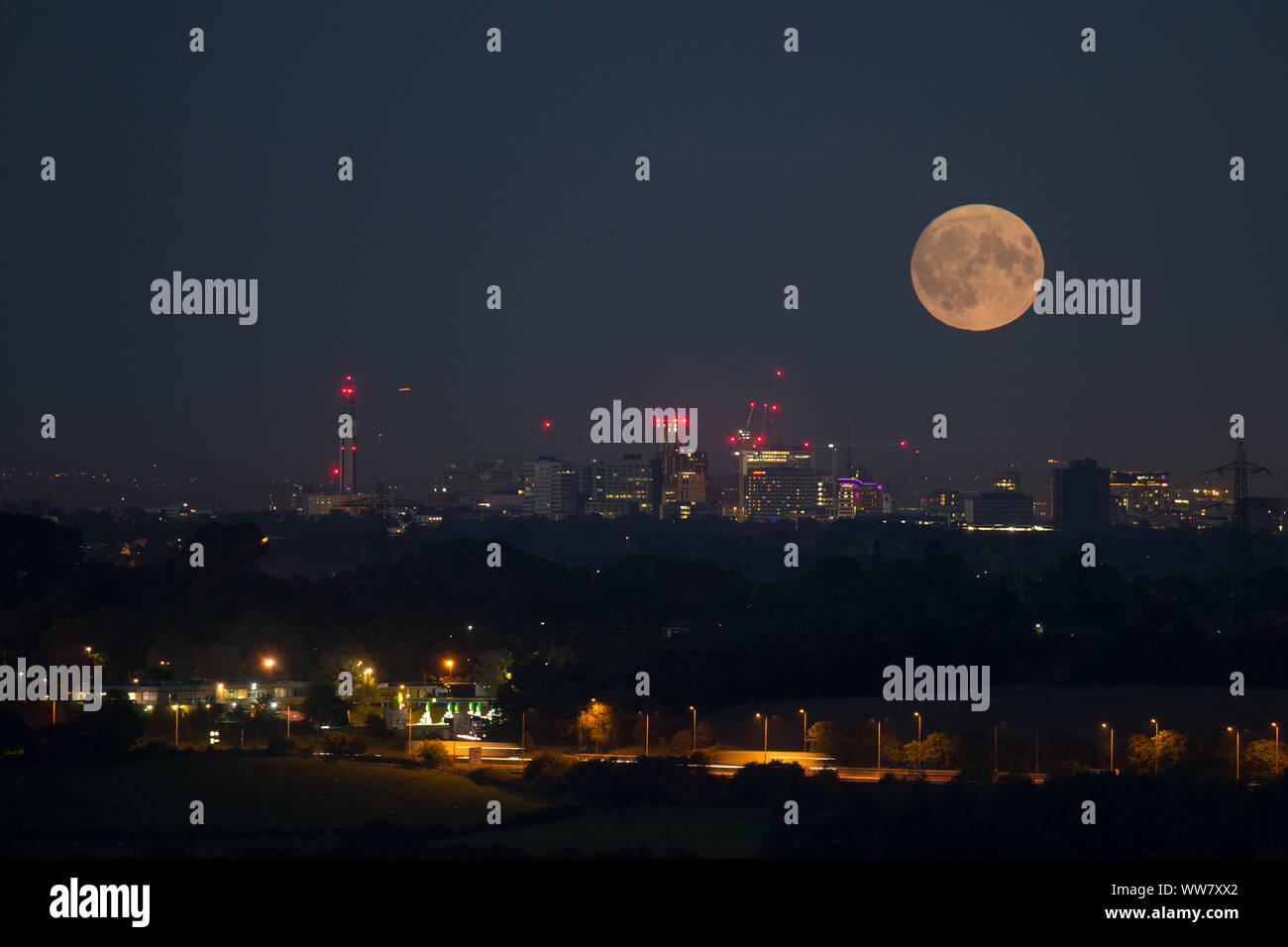 Full moon 2019 hi-res stock photography and images - Alamy