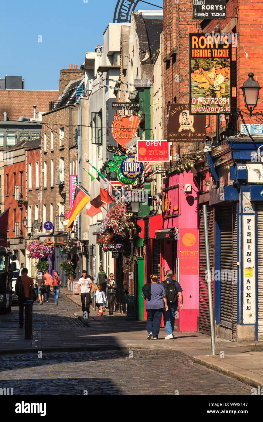 Dublin street scene hi-res stock photography and images - Alamy