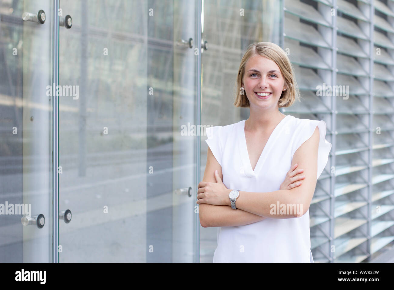 Flapping wings in front hi-res stock photography and images - Alamy