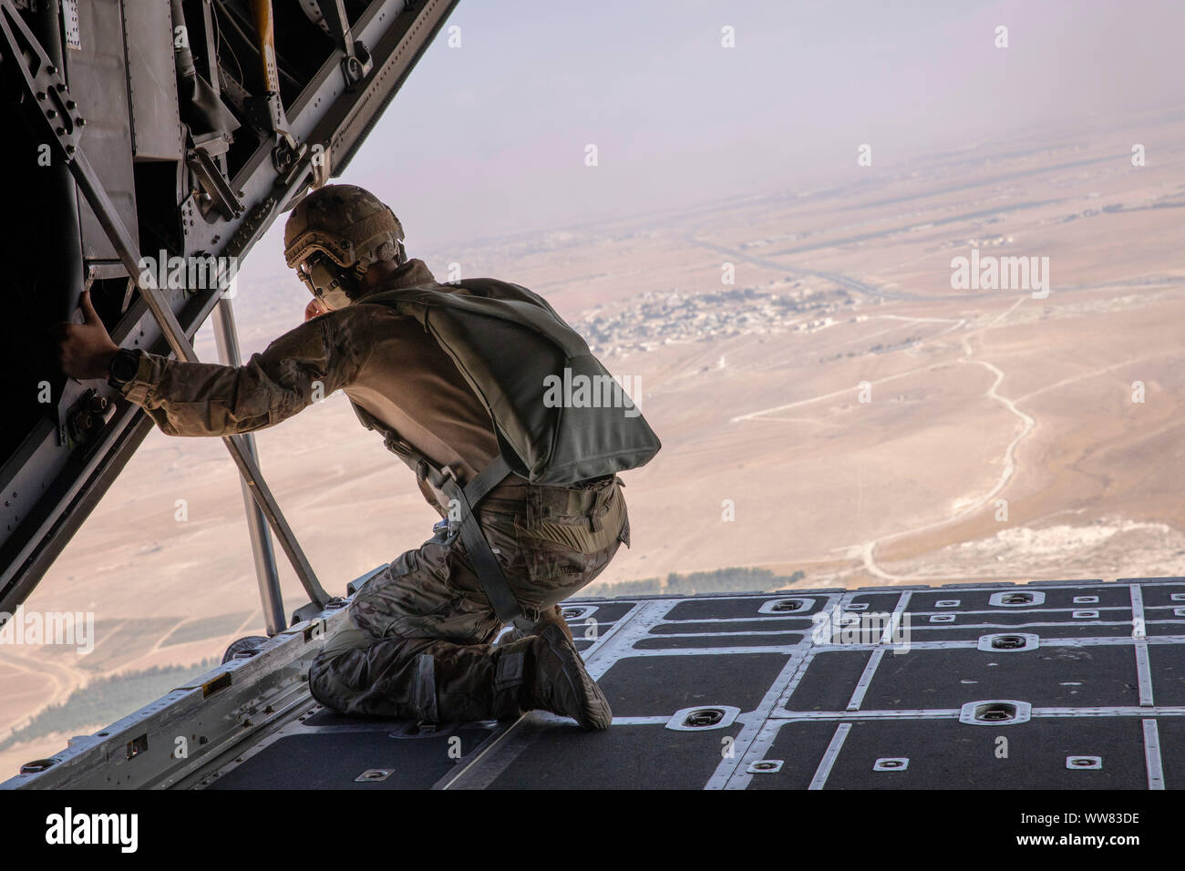 Jumpmaster hi-res stock photography and images - Alamy