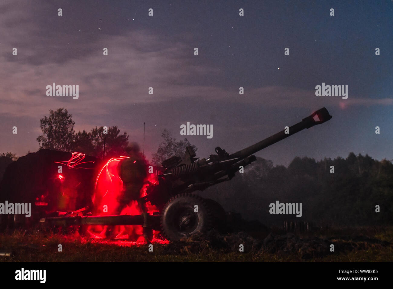 Howitzer effect hi-res stock photography and images - Alamy