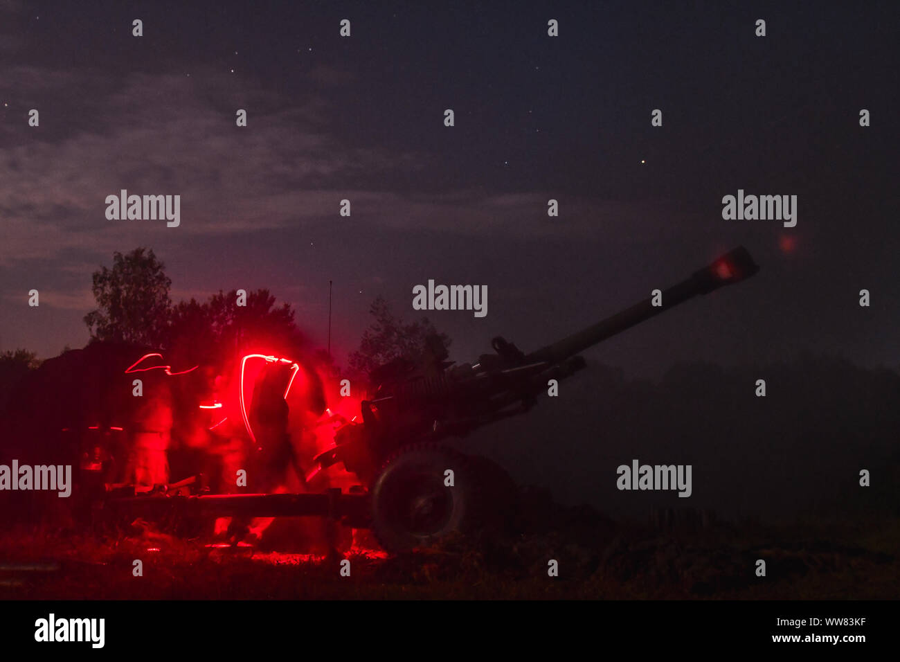 Howitzer effect hi-res stock photography and images - Alamy