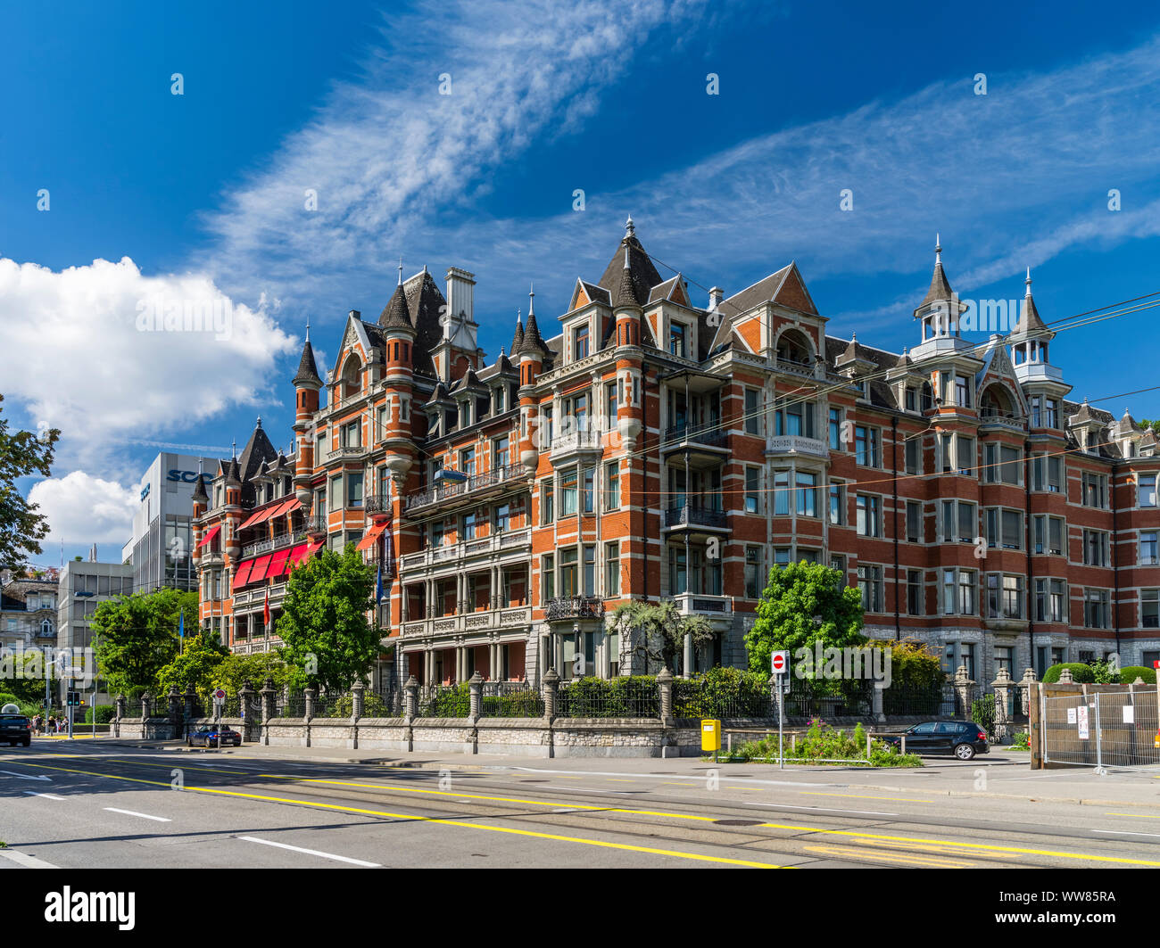 Red castle hi-res stock photography and images - Alamy