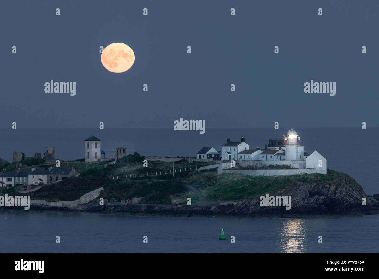 Harvest moon ireland ocean hi-res stock photography and images - Alamy