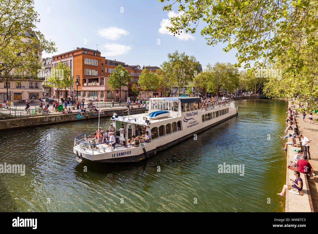 France, Paris, city centre, Canal Saint Martin, shipping channel ...
