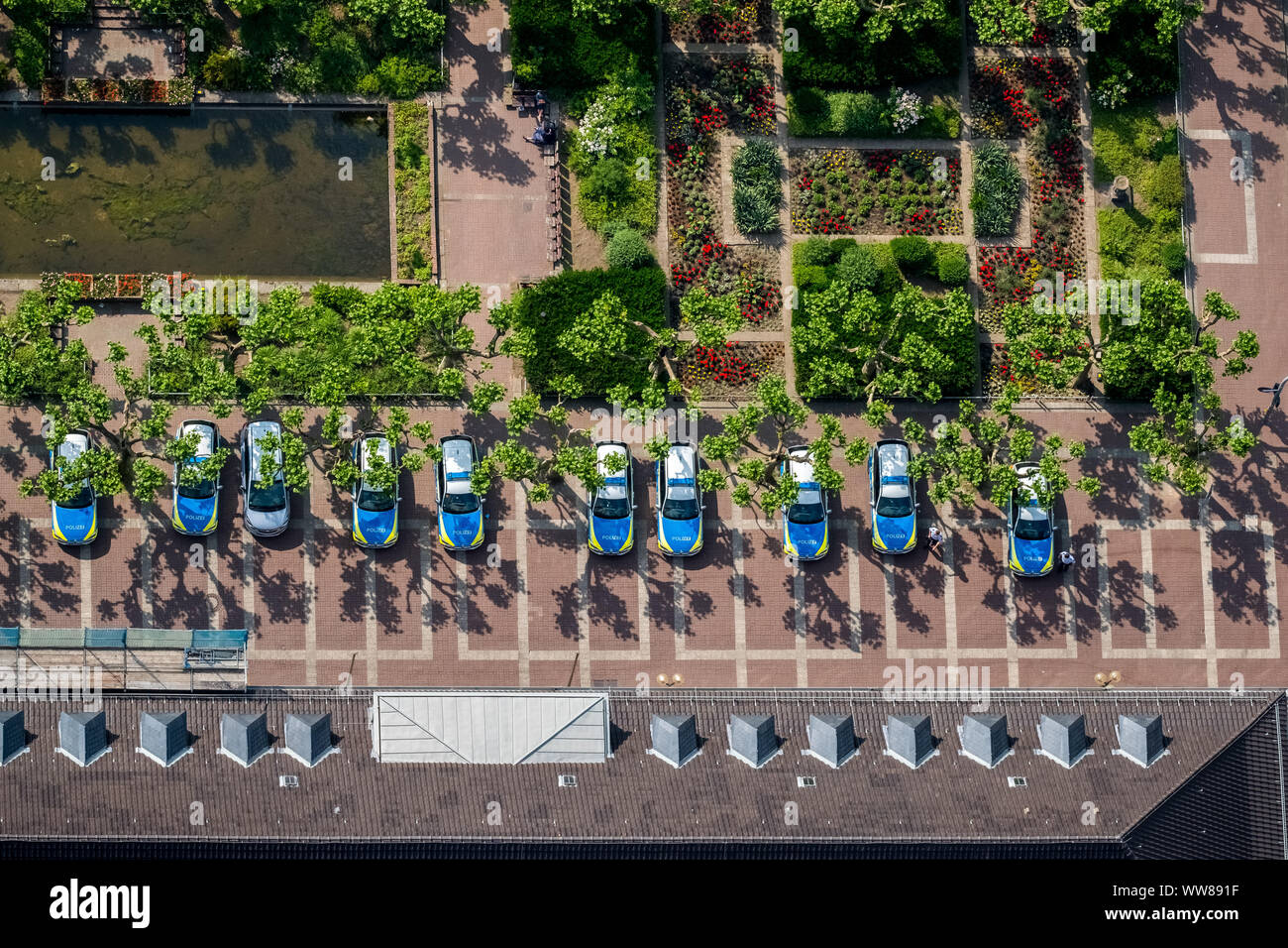 Aerial view parking lot hi-res stock photography and images - Alamy