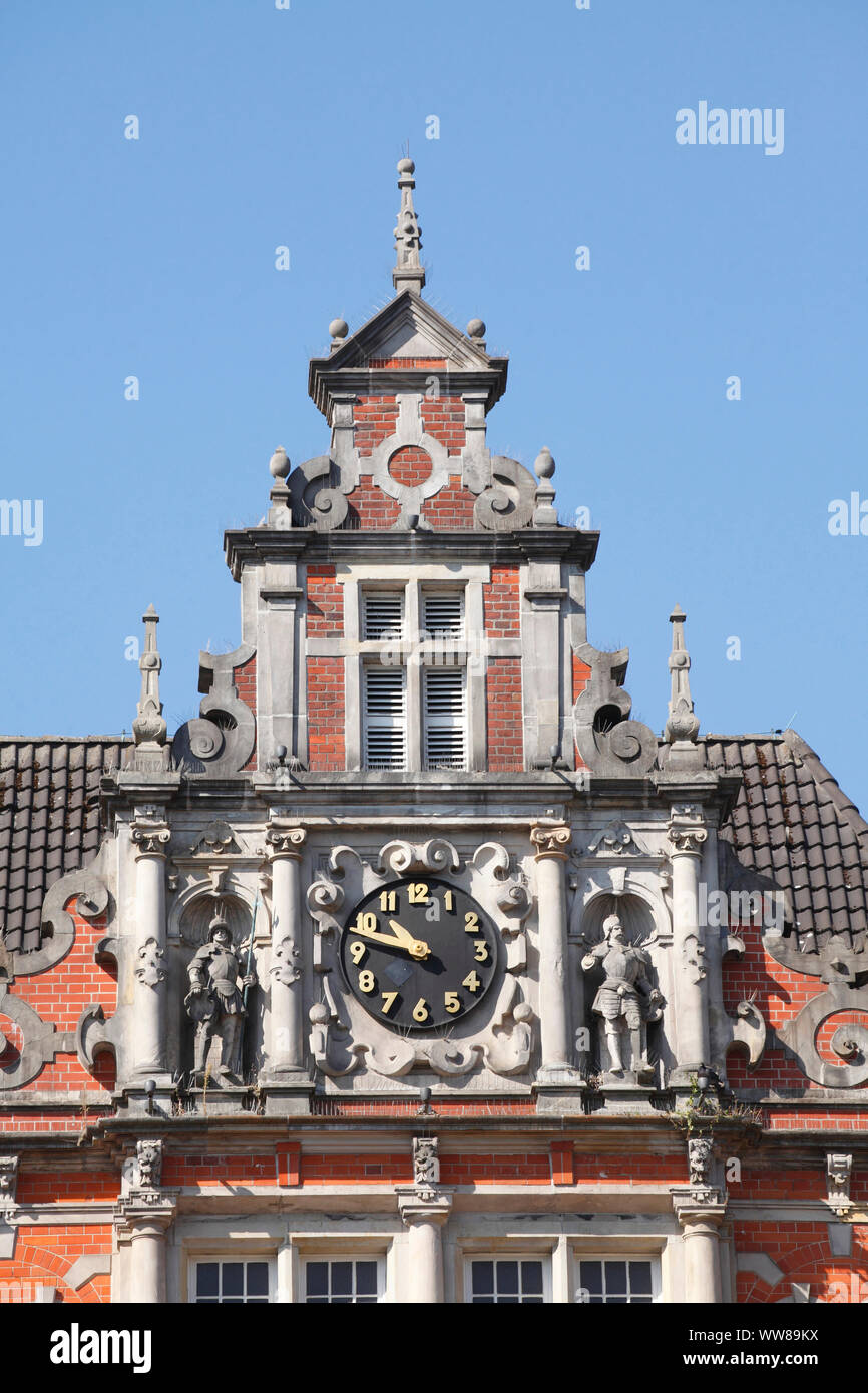 Central gable hi-res stock photography and images - Alamy