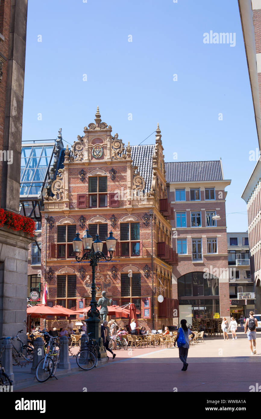 Goudkantoor in the town centre of groningen hi-res stock photography ...