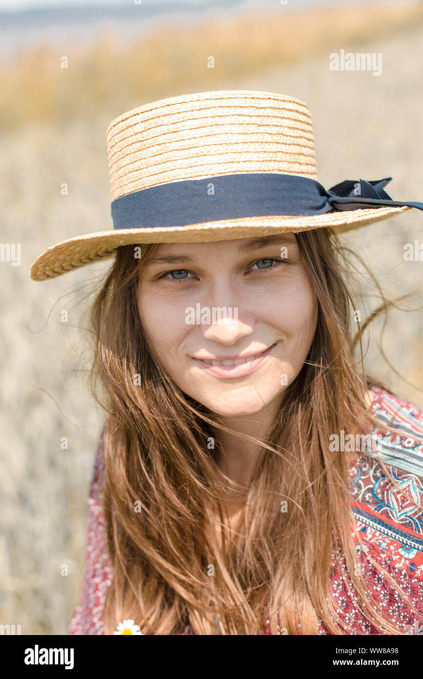 Portrait of a young woman in a straw hat Stock Photo - Alamy