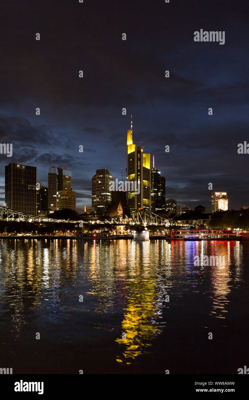 Vertical format vertical format hi-res stock photography and images - Alamy