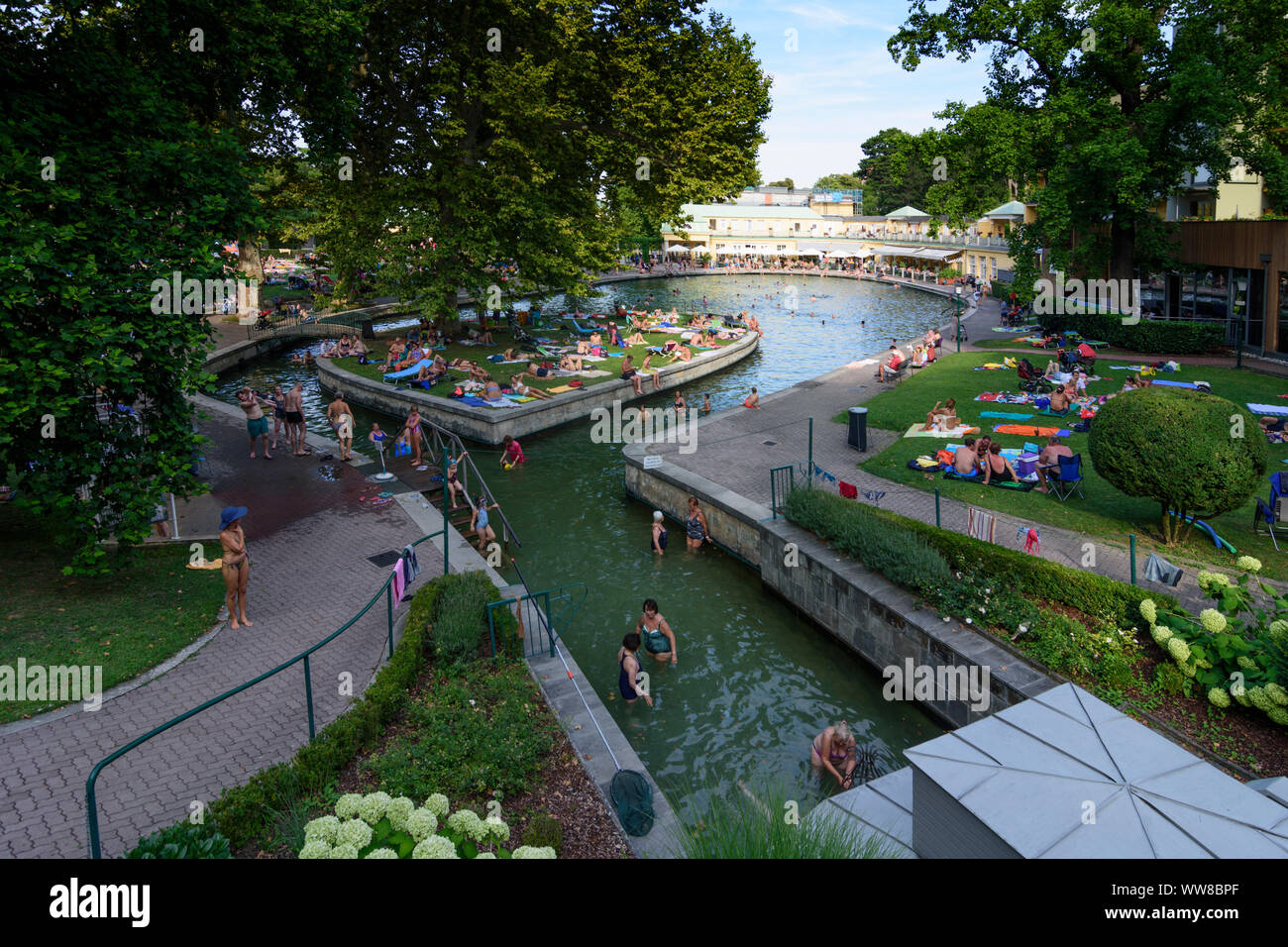Bad VÃ¶slau, spa Thermal bath Bad VÃ¶slau, thermal source, bather ...