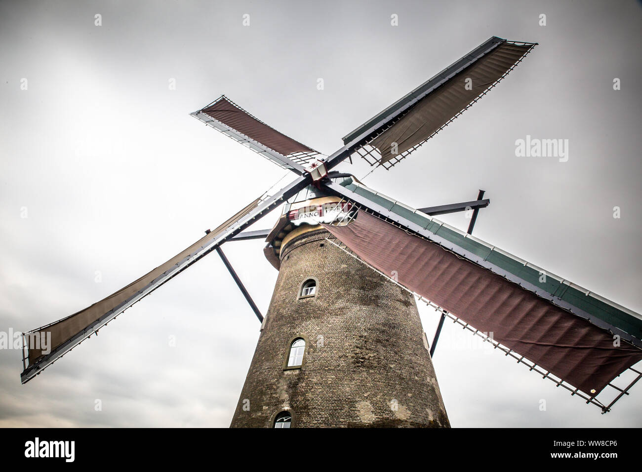 Traditional Dutch Windmill at Kinderdijk Stock Photo - Alamy