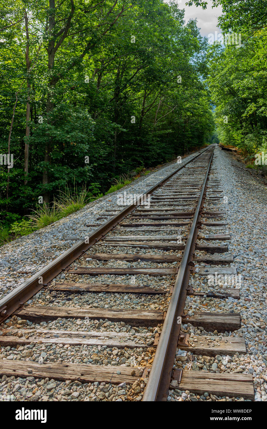 Railroad tracks to nowhere hi-res stock photography and images - Alamy