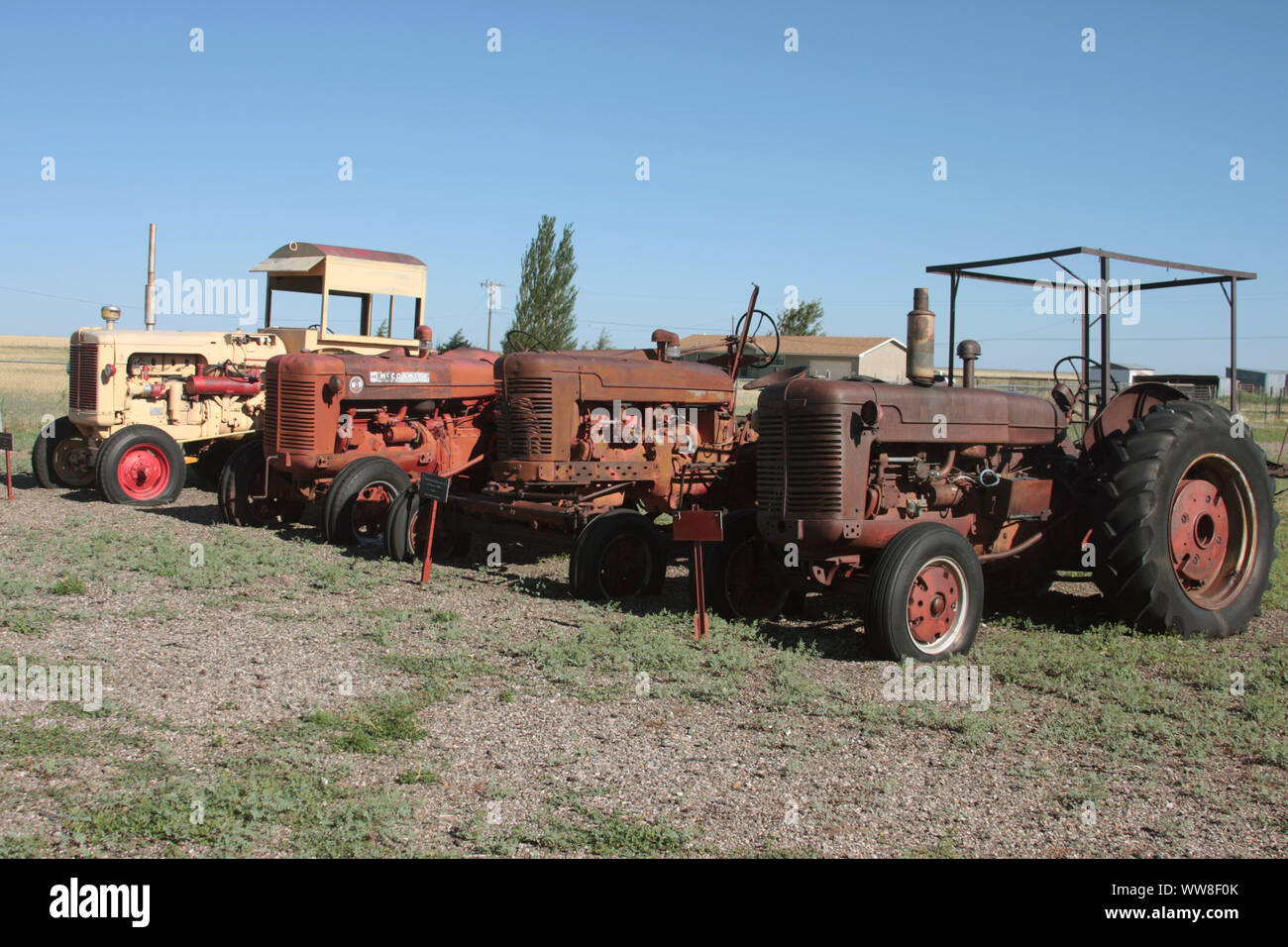 Round tractors hi-res stock photography and images - Alamy