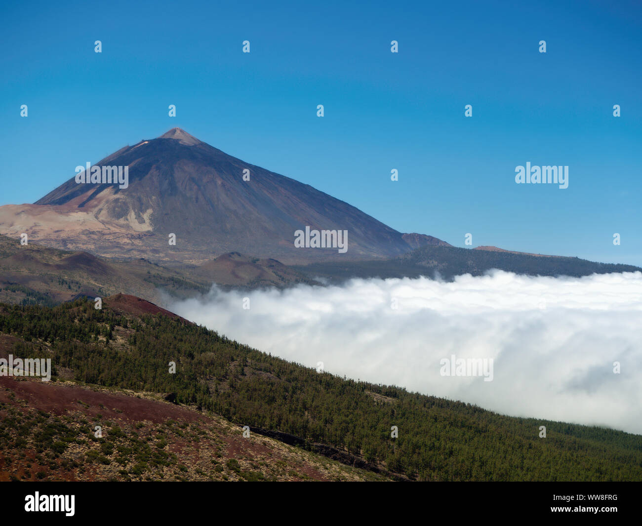 Mountain on left side background hi-res stock photography and images ...
