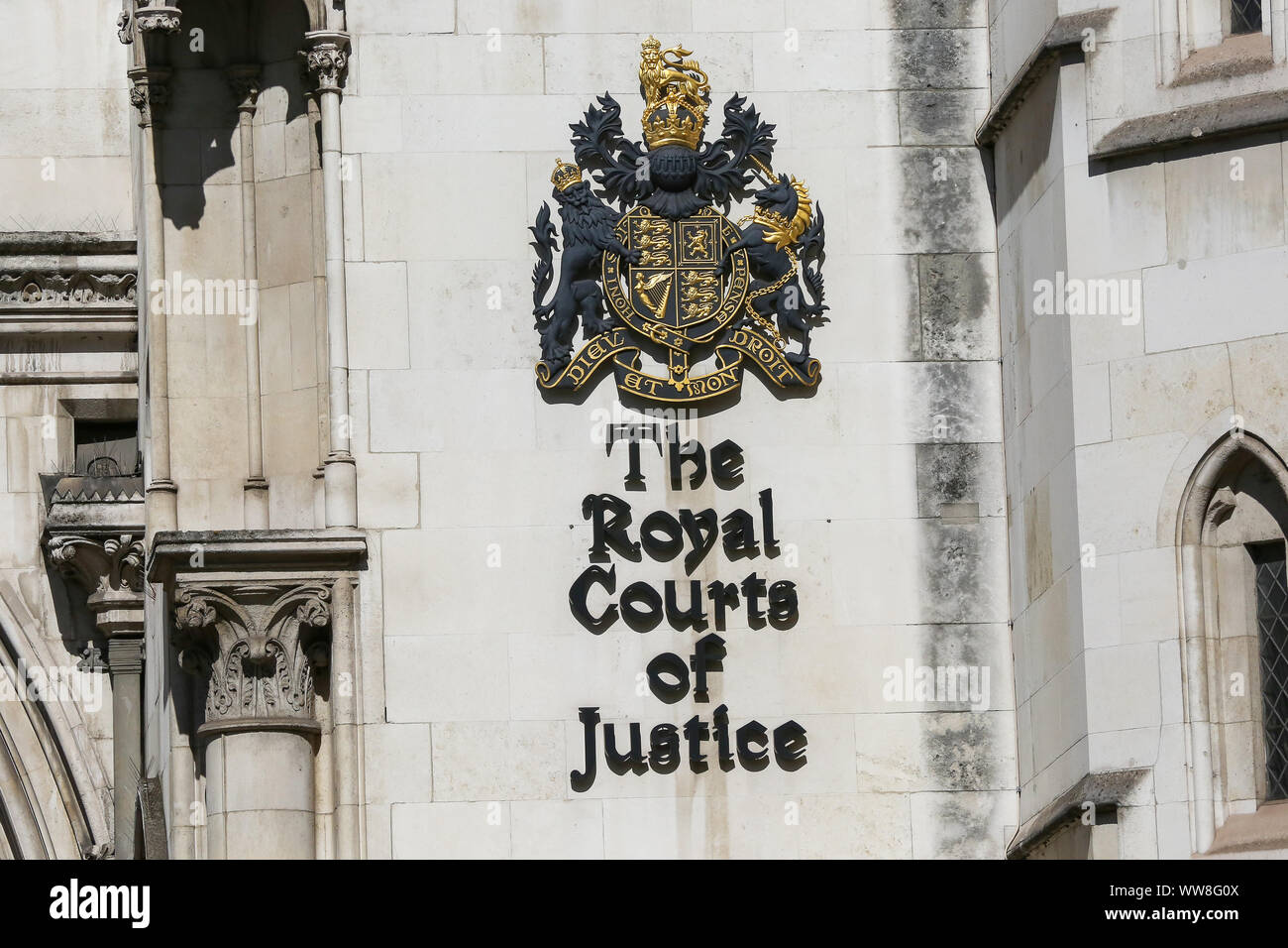Royal courts justice logo sign hi-res stock photography and images - Alamy