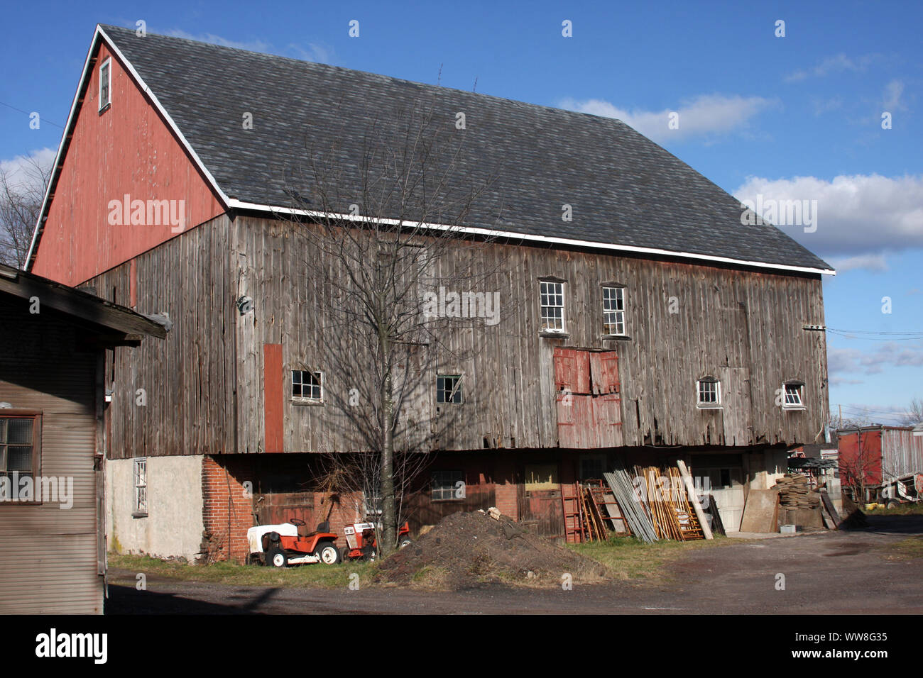 Massive architecture hi-res stock photography and images - Alamy