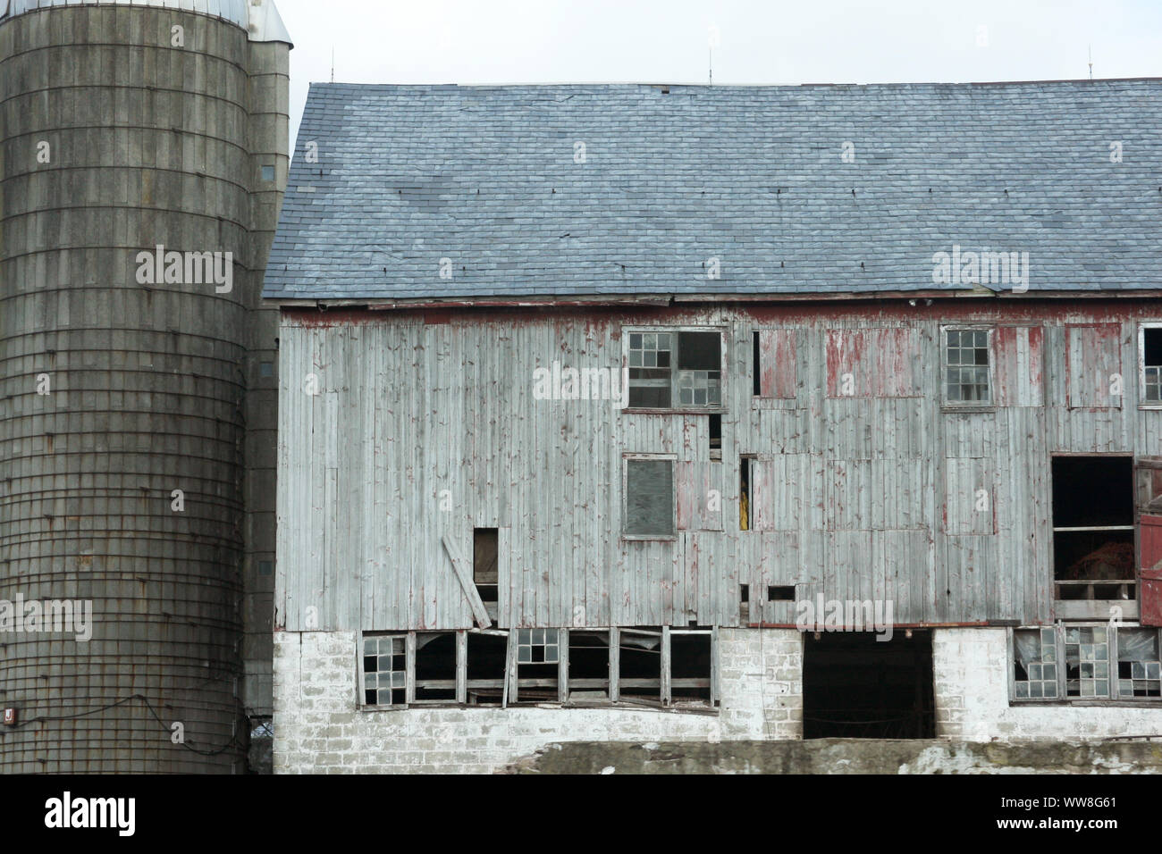 Massive wooden barn in Pennsylvania, USA Stock Photo - Alamy
