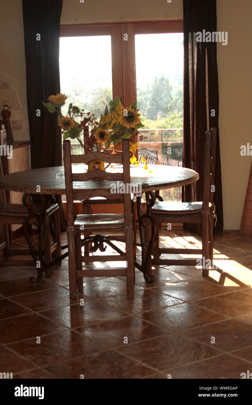 Simple classic elegant dining room setting Stock Photo - Alamy