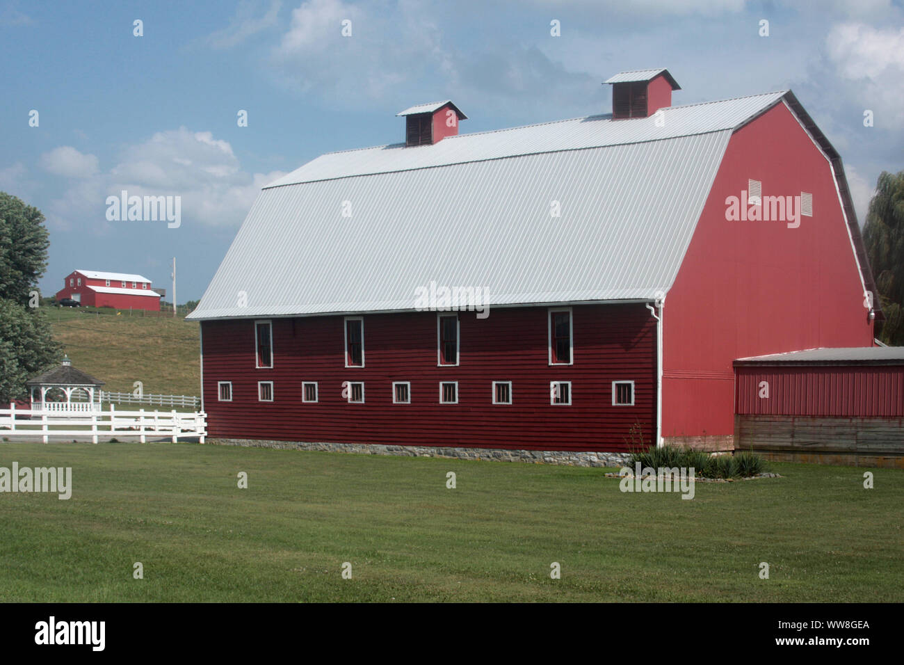 Large well maintained red barn in the U.S.A Stock Photo - Alamy