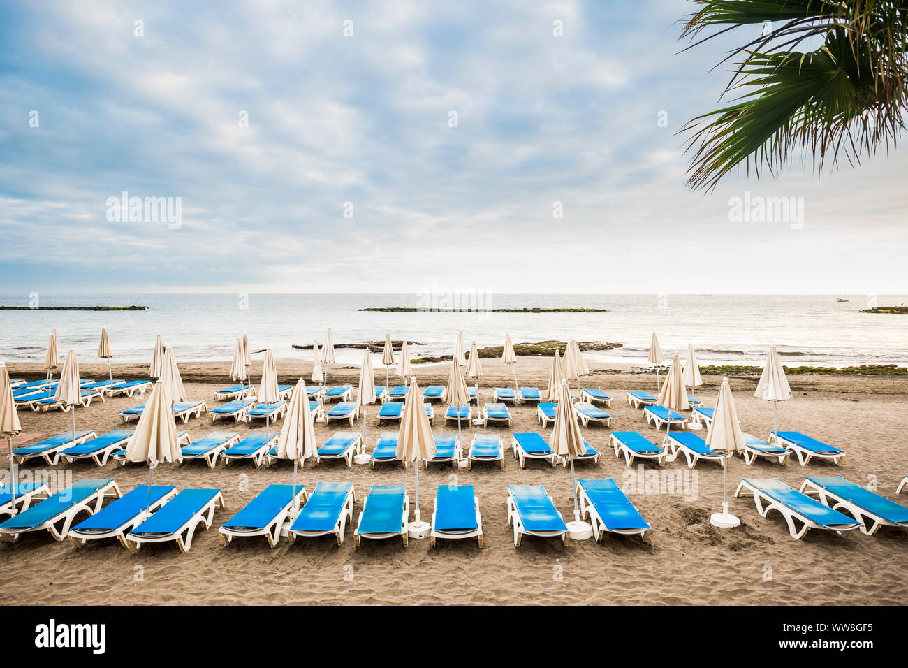 Nobody beach empty clients hi-res stock photography and images - Alamy