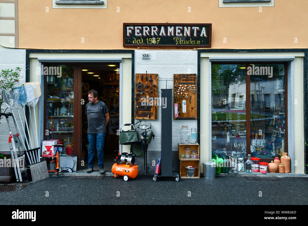 Hardware items hi-res stock photography and images - Alamy