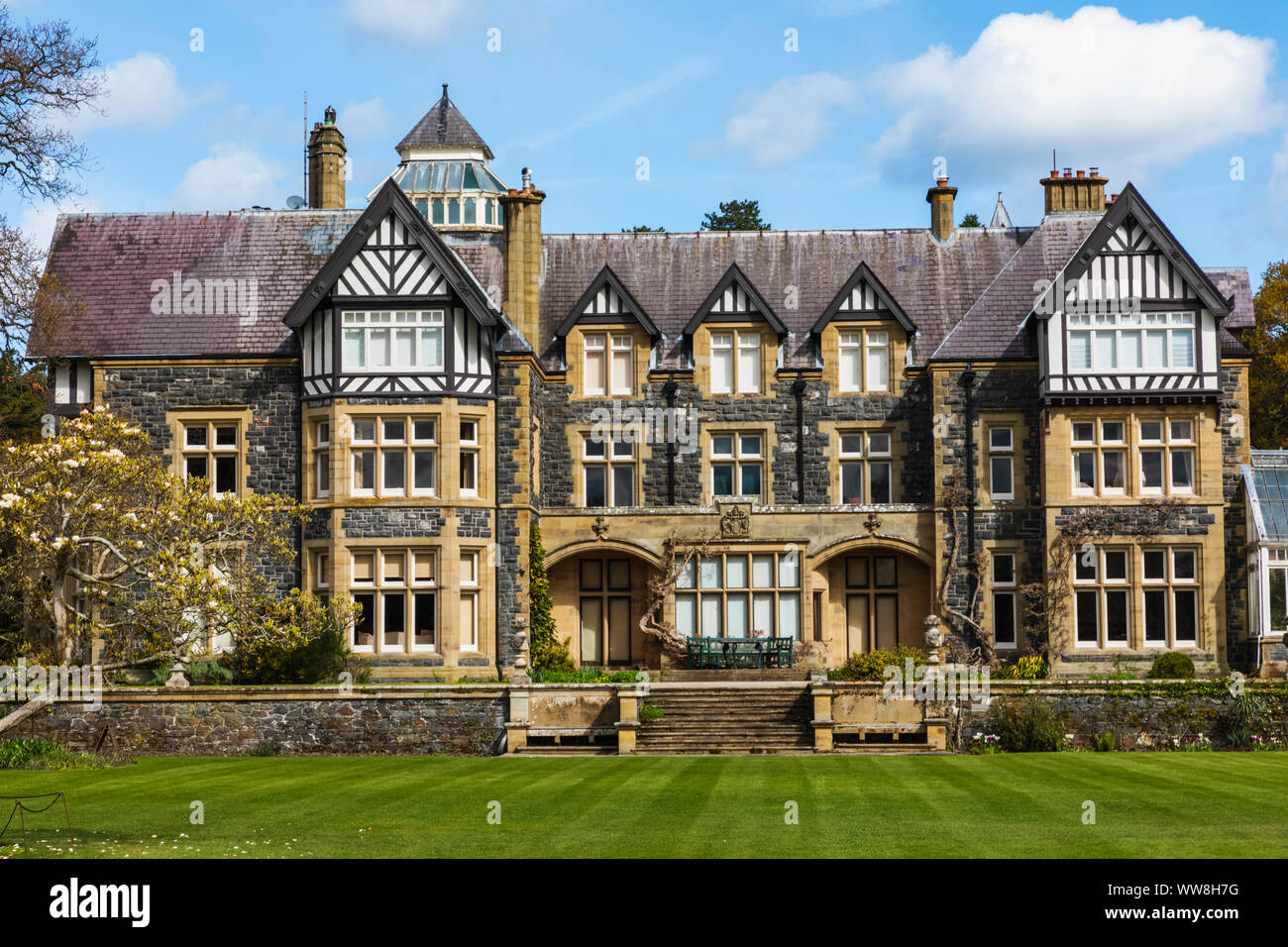 Bodnant garden hi-res stock photography and images - Alamy