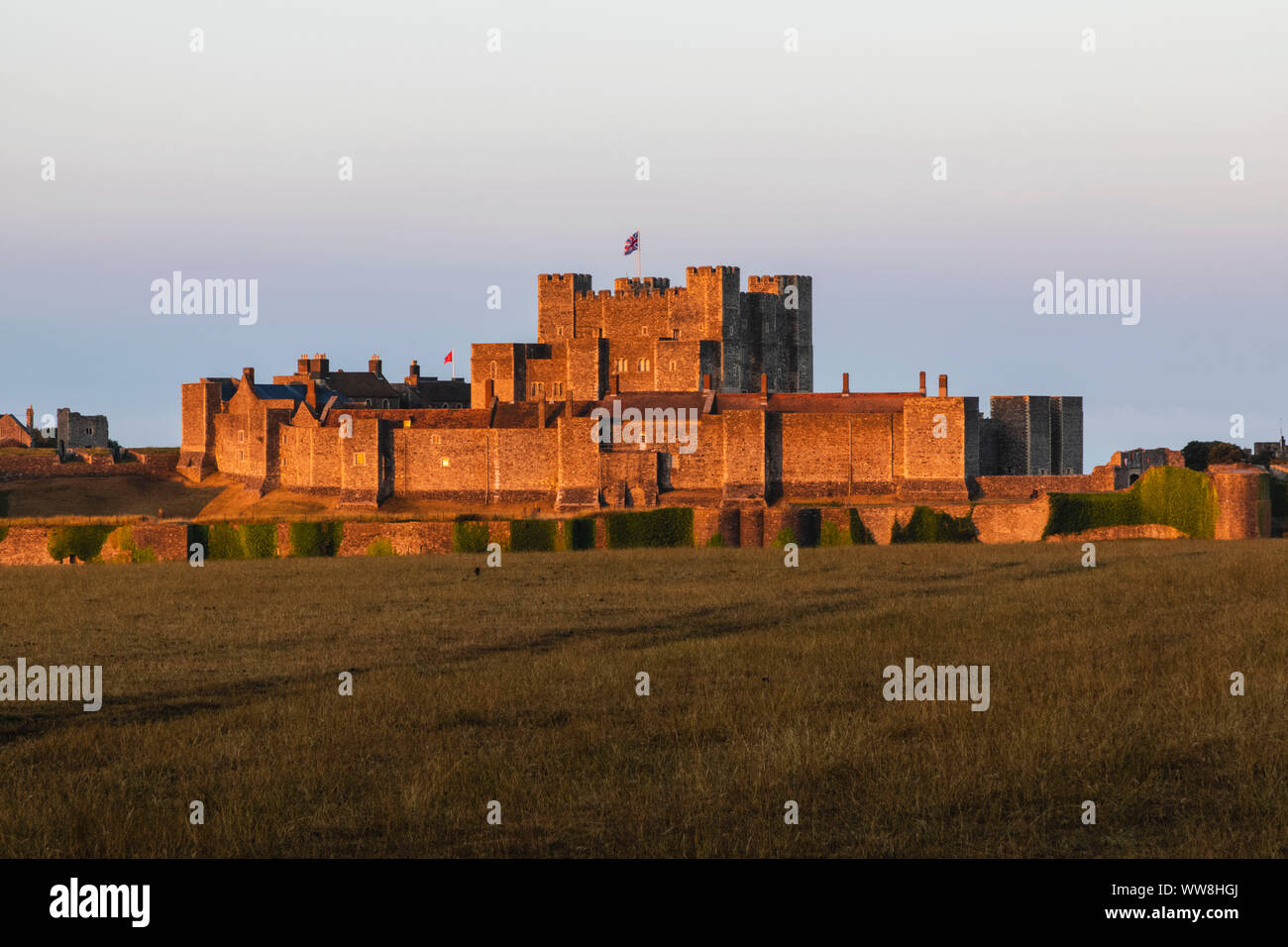 Dover england and dover castle hi-res stock photography and images - Alamy