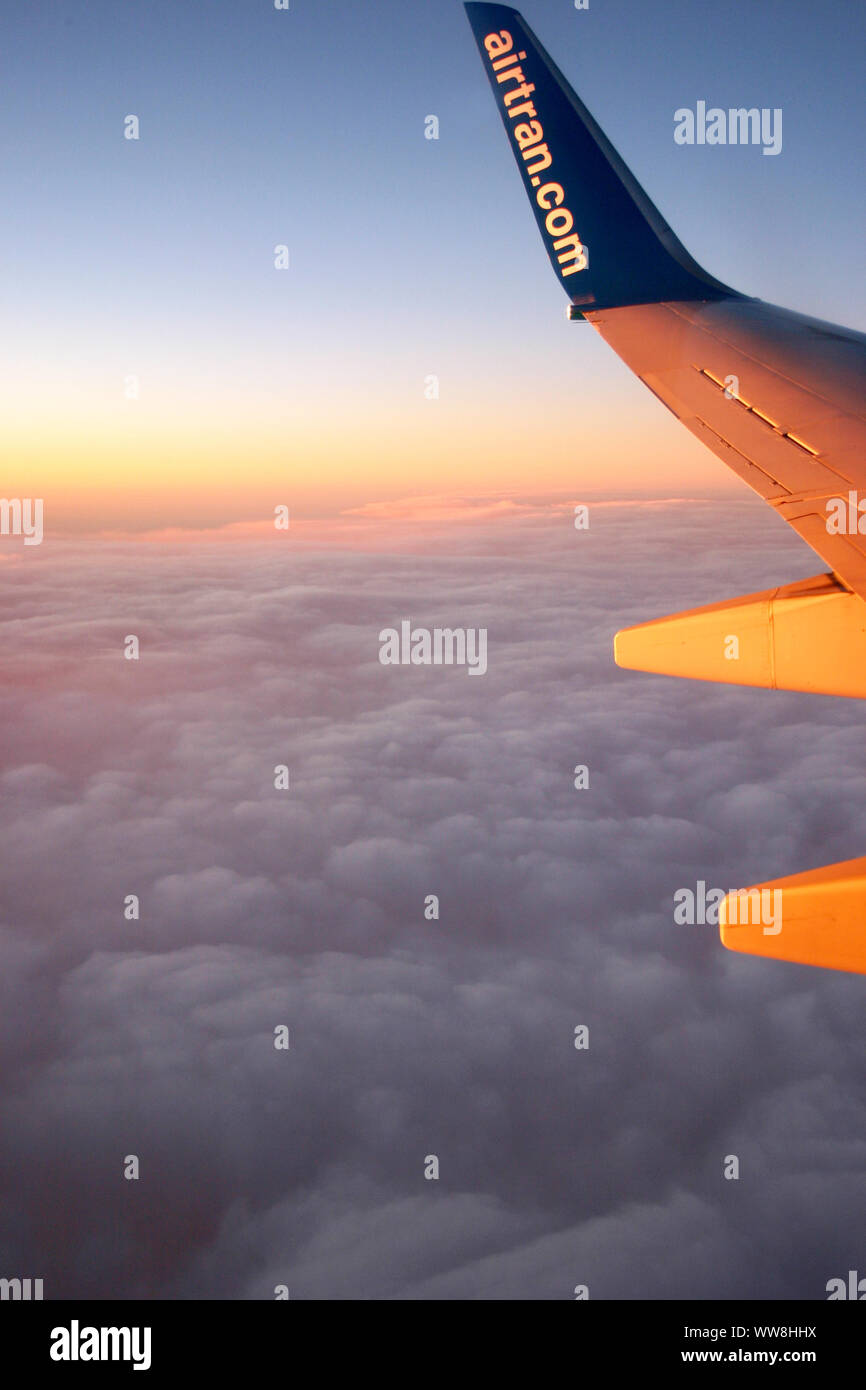Airplane wing top view hi-res stock photography and images - Alamy