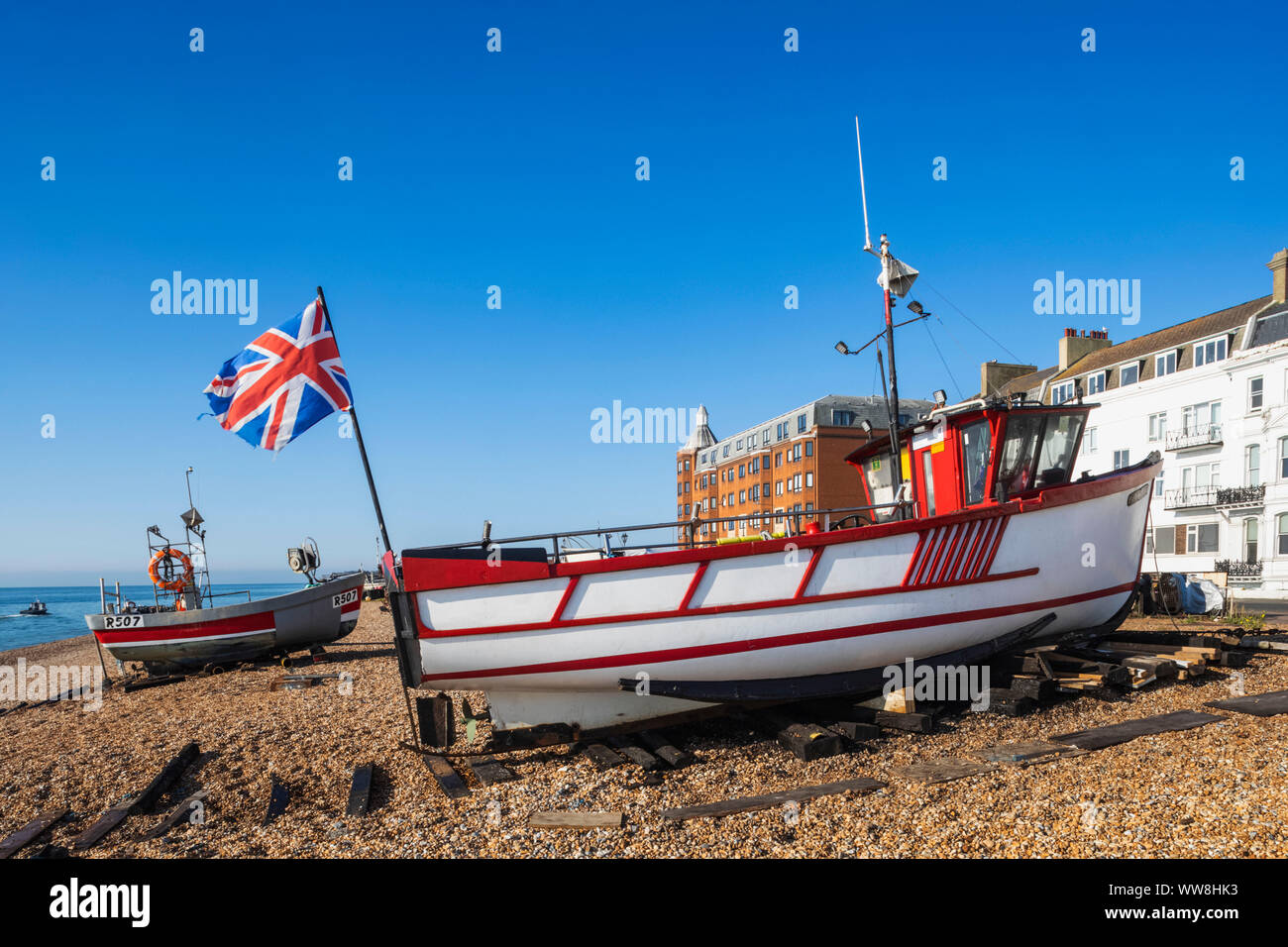 English beach scene hi-res stock photography and images - Alamy