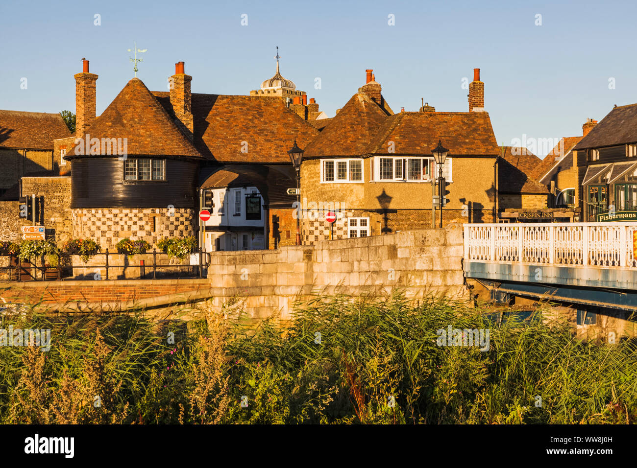 England, Kent, Thanet, Sandwhich, The Barbican Gate 15th century ...