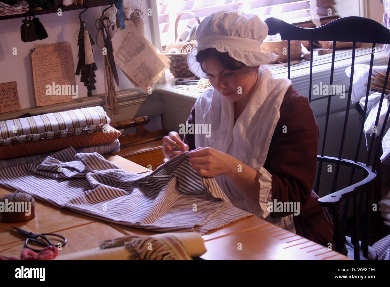 Betsy ross sewing flag hi-res stock photography and images - Alamy