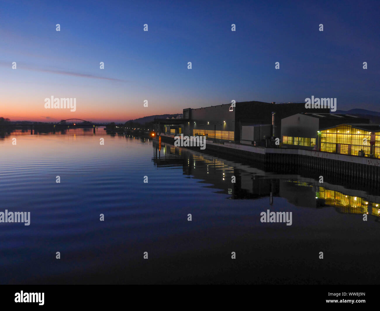 Man dwe factory hi-res stock photography and images - Alamy