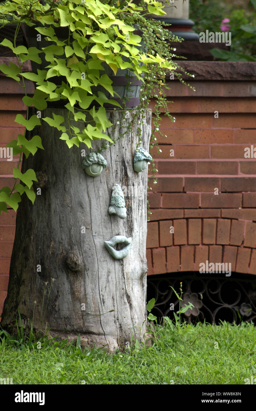 Tree face- garden decor Stock Photo - Alamy