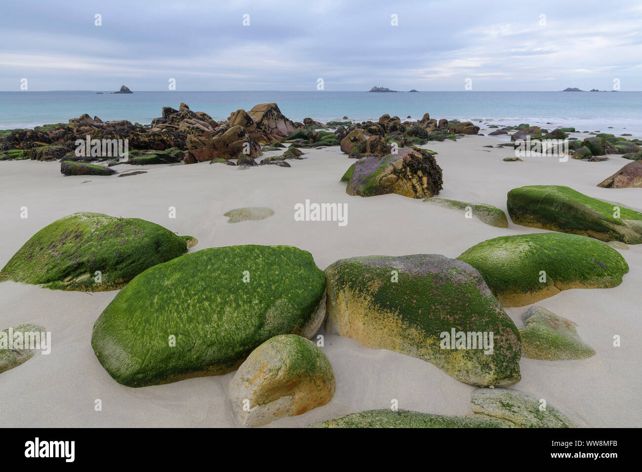 Sandy beach with stones, Plage de Ruscumunoc, Plouarzel, Finistere ...