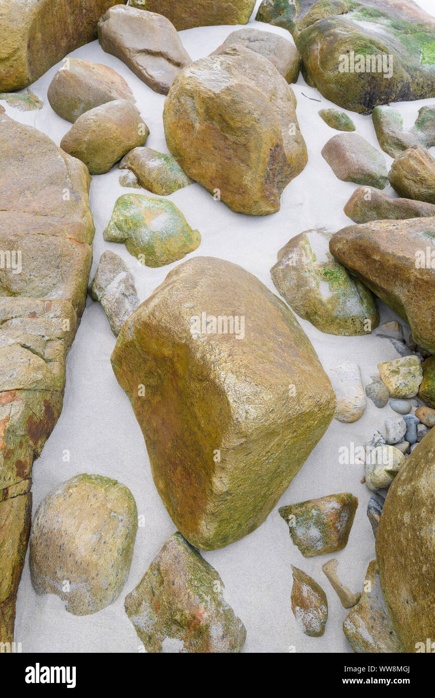 Sandy beach with stones, Plage de Ruscumunoc, Plouarzel, Finistere ...