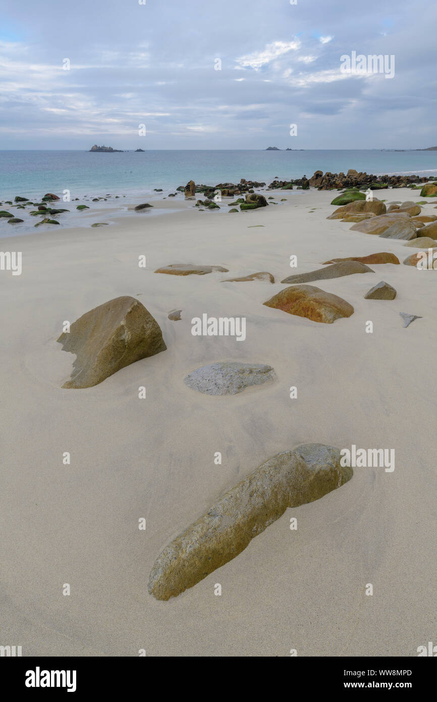 Sandy beach with stones, Plage de Ruscumunoc, Plouarzel, Finistere ...