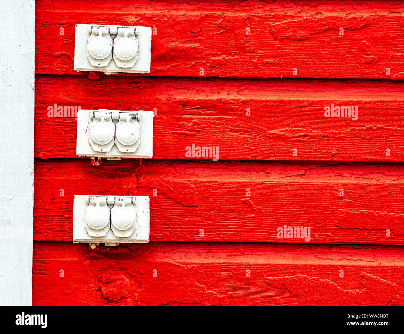 Red panels hi-res stock photography and images - Alamy