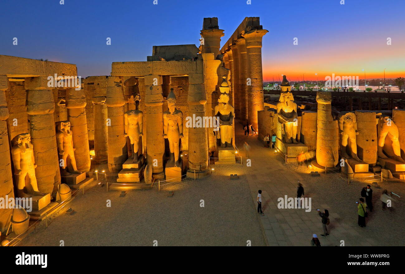 Courtyard ancient egypt temple hi-res stock photography and images - Alamy