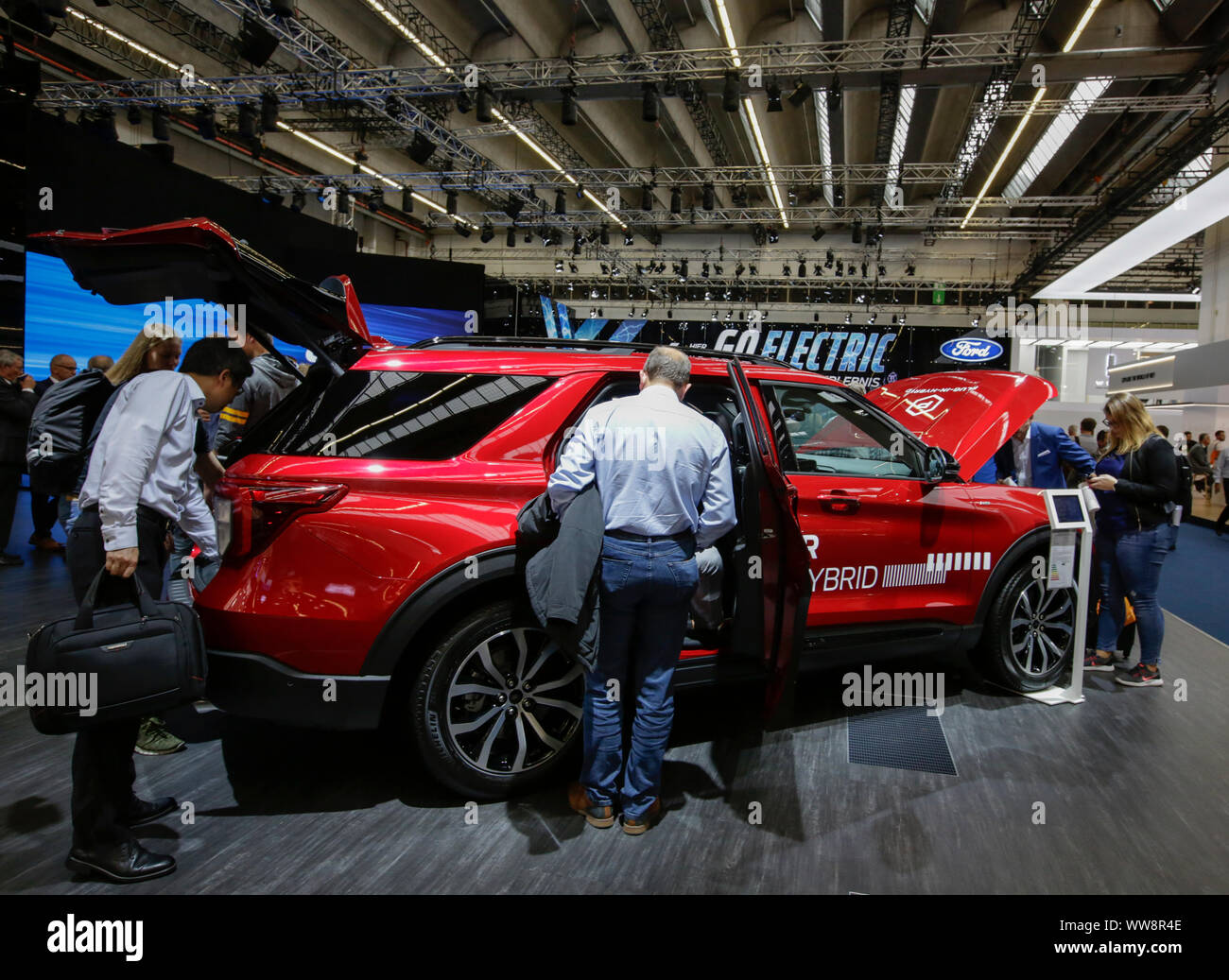 Ford explorer plug in hybrid hi-res stock photography and images - Alamy